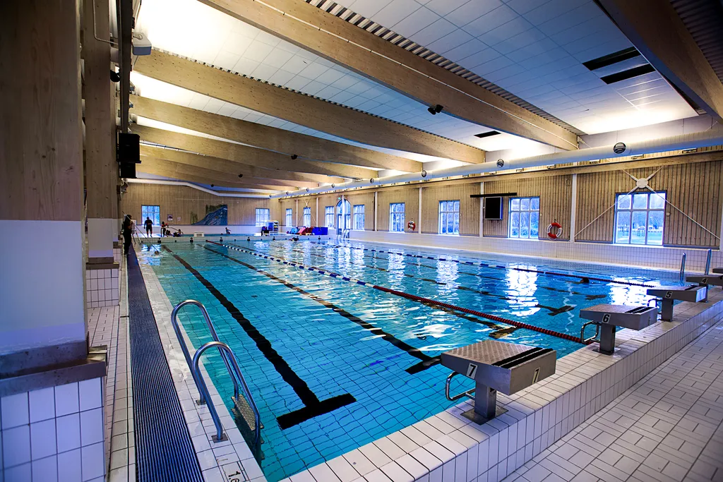 Dela ny simhall med Huddinge | Mitt i