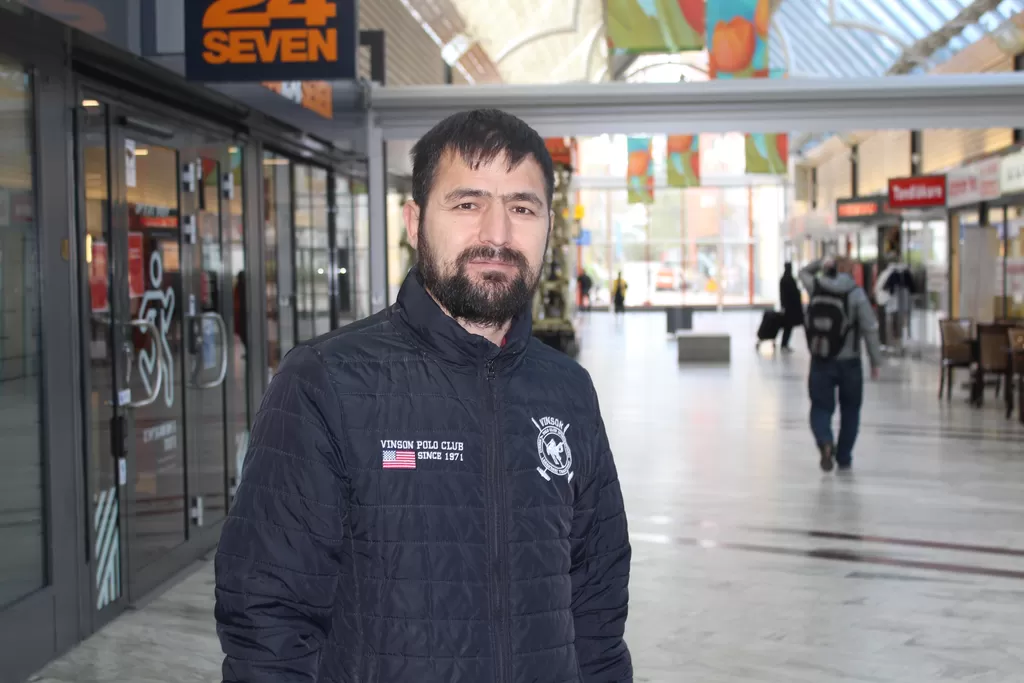 Tensta centrum – lönedag och ödsligt | Mitt i