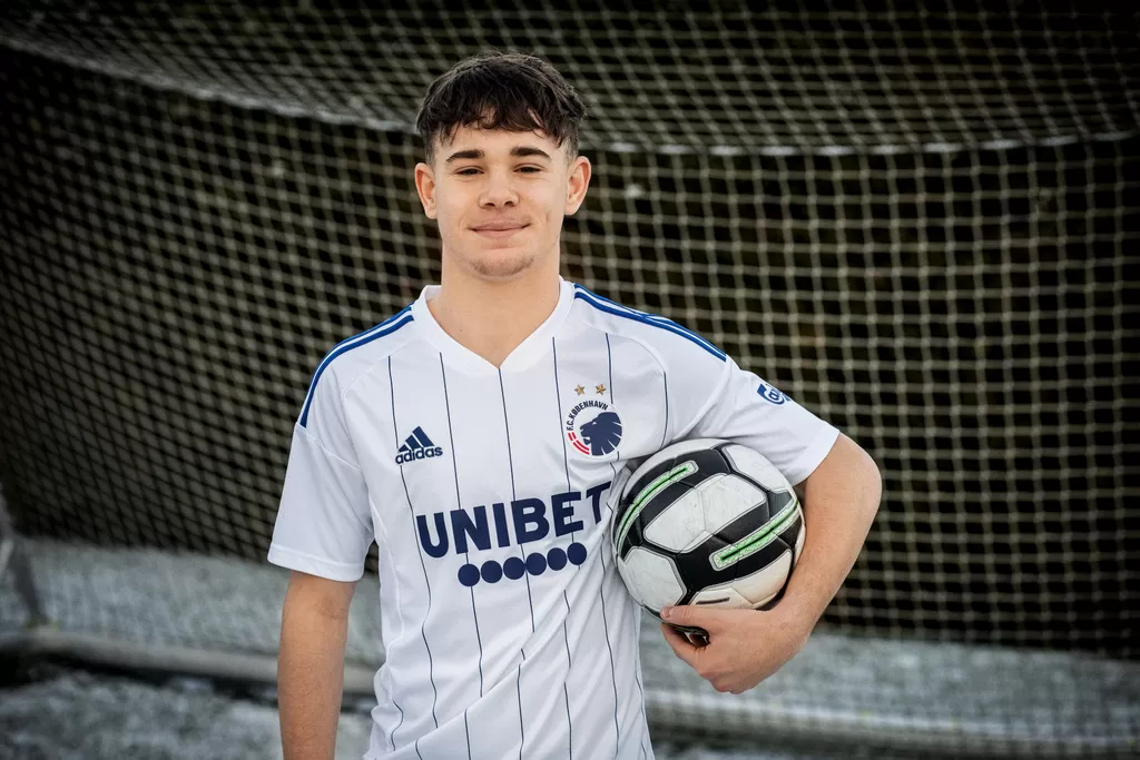 16-årige jättetalangen har gjort A-lagsdebut i Köpenhamn | Mitt i