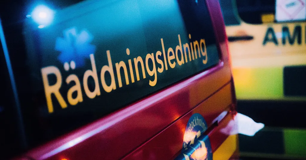 Brand i lägenhet i Akalla – man förd till sjukhus | Mitt i