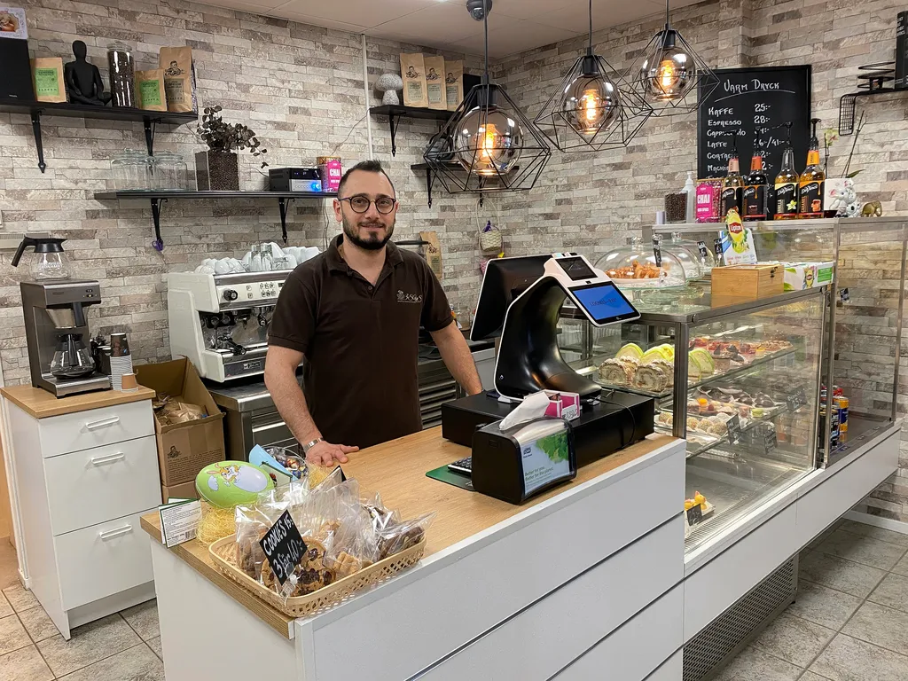 Jamil har öppnat nytt kafé i Rotebro centrum | Mitt i