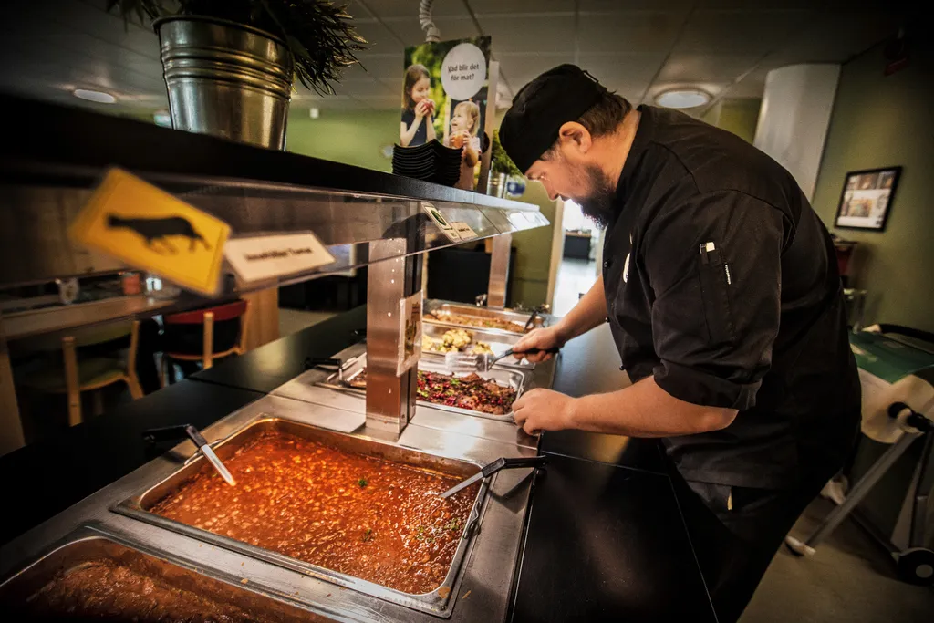 Priset på skolmat skenar – och eleverna äter mer | Mitt i