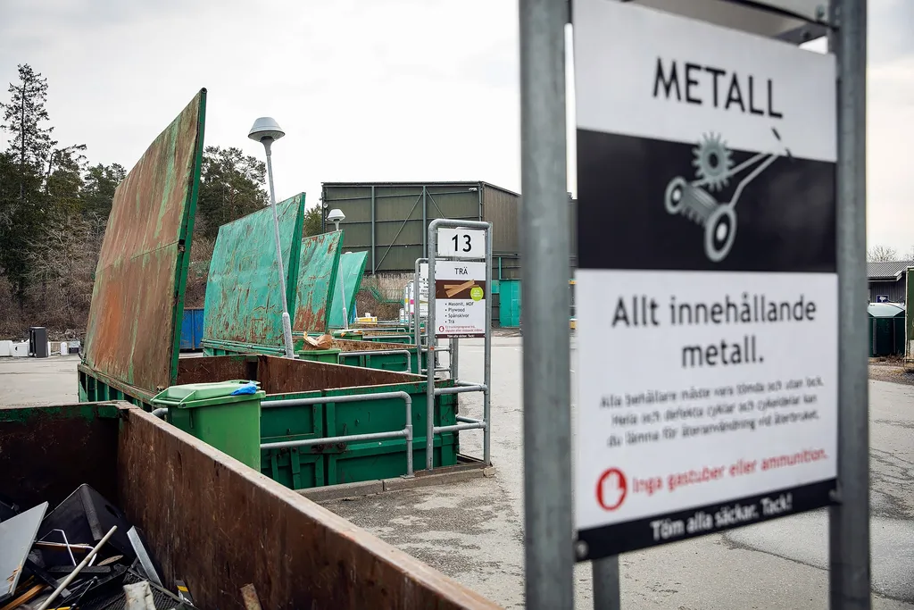 Stopp för återvinning av kläder på Ekerö – containrarna har tagits bort ...