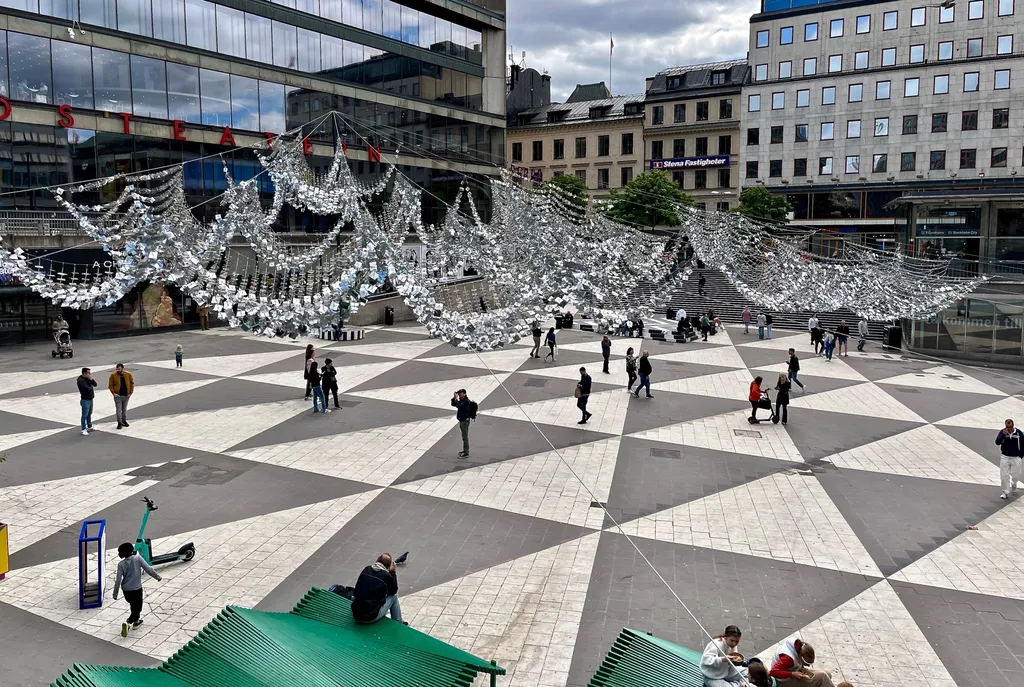 Lång talarlista under demonstration mot tonårsutvisningar | Mitt i