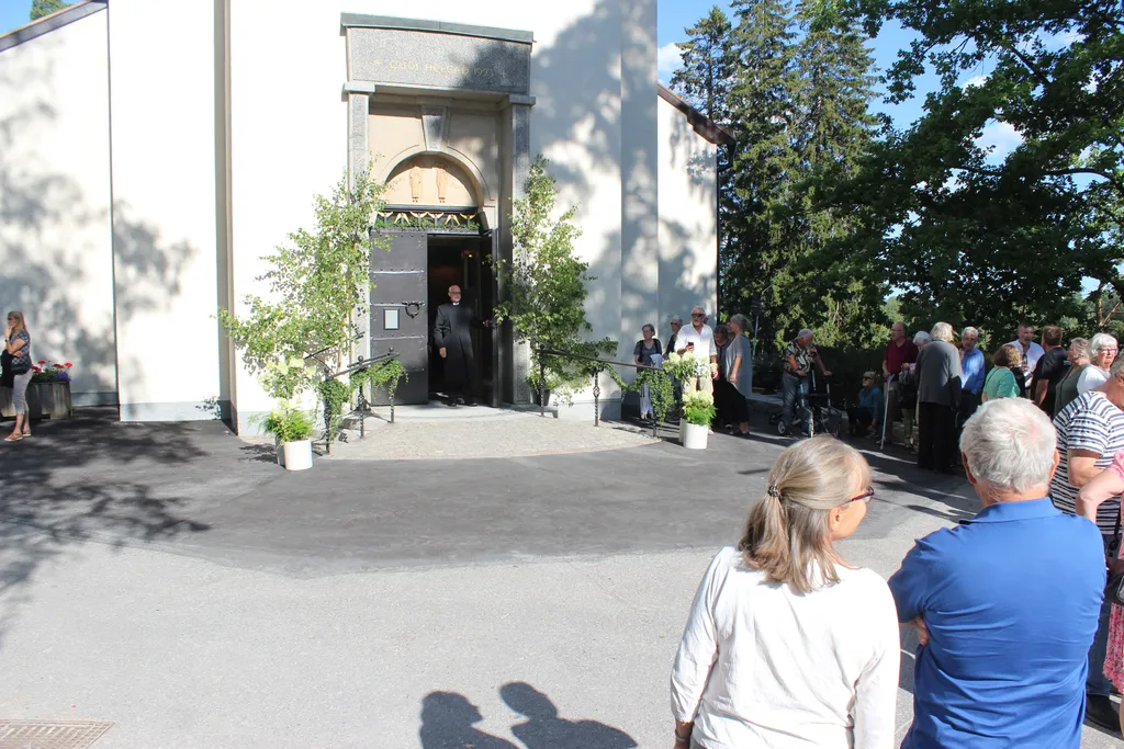 Boo kyrka hittade 100-årig hälsning i kyrktuppen | Mitt i