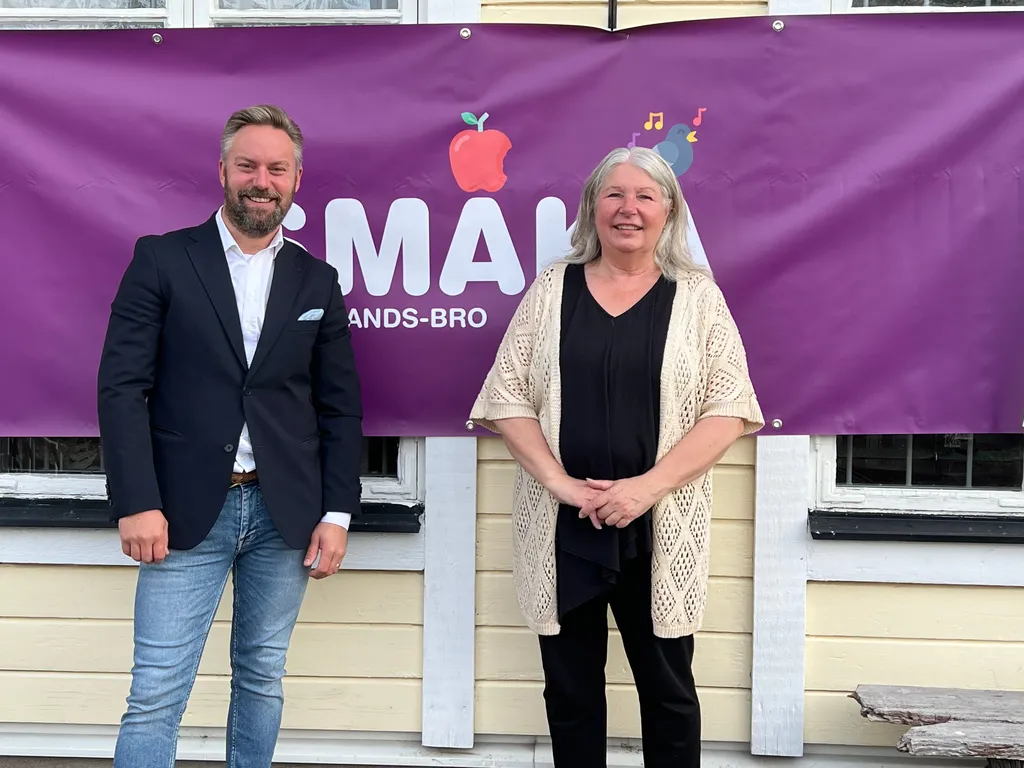 Smaka på Upplands-Bro vid stationshuset | Mitt i