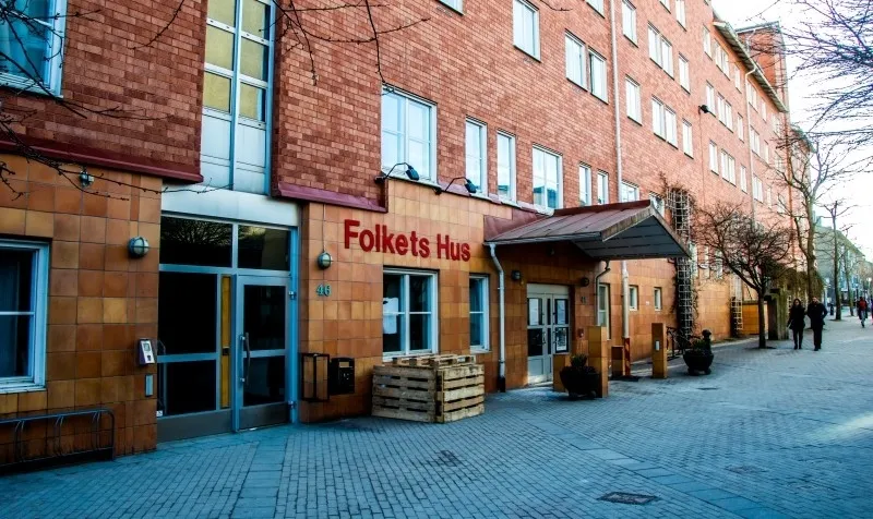 Bagarmossens Folkets Hus I Kris Arrangerar Stödfest Mitt I