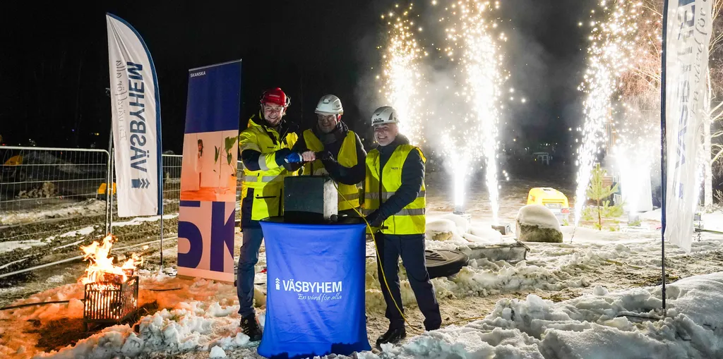 Spaden i marken för bostadsprojektet Hasselnöten | Mitt i