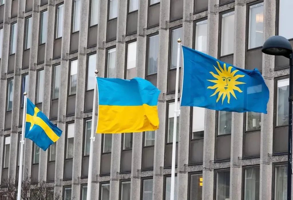 L i Solna: Hissa Natos flagga vid stadshuset | Mitt i