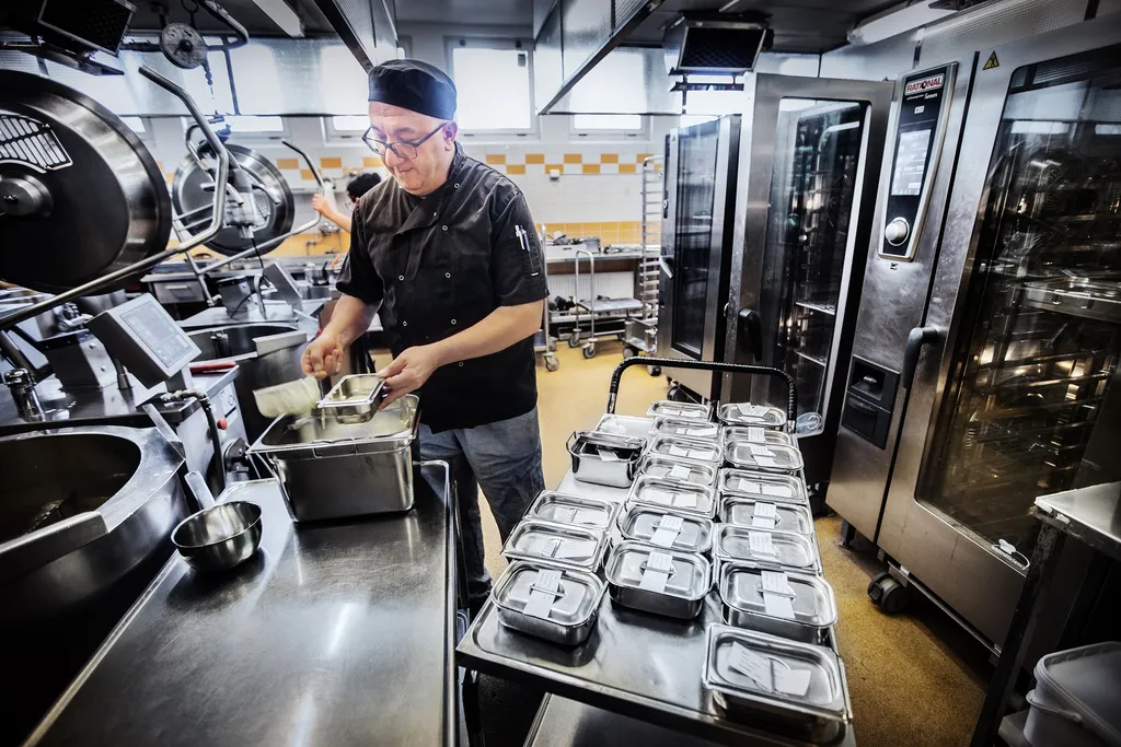 Här brassar de käk även om krisen kommer | Mitt i