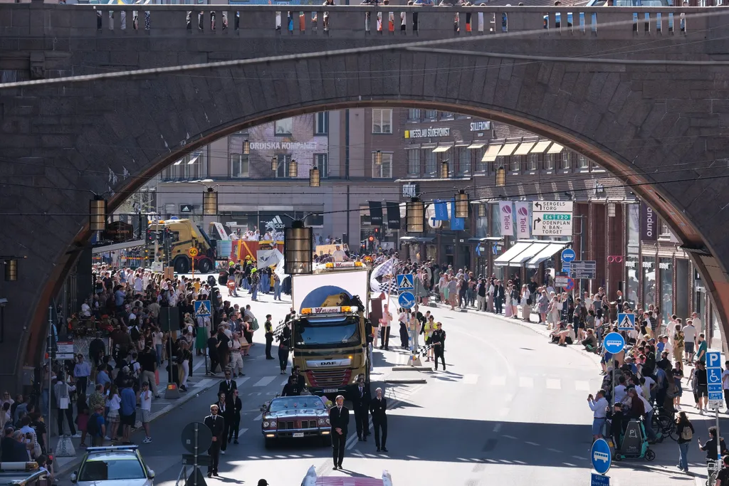 Då stängs Sveavägen och Kungsgatan av för karnevaltåg | Mitt i