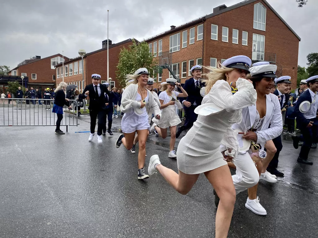 Nackas studenter springer ut | Mitt i